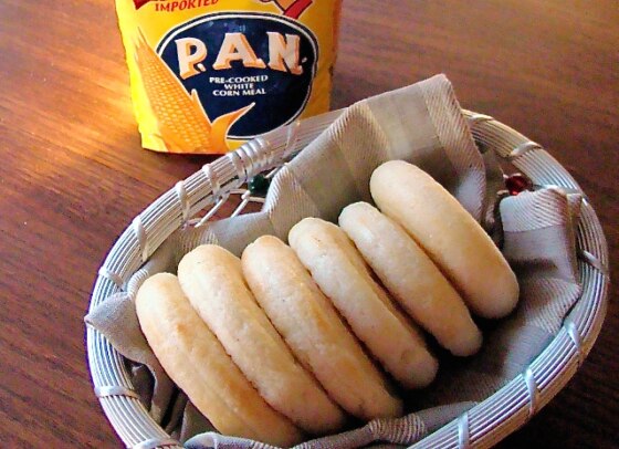 Traditional Venezuelan Arepas Recipe + VIDEO - EnriLemoine