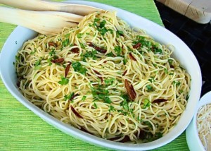 Pasta con ajo y aceite de oliva: Aglio e olio + VIDEO - Enri Lemoine