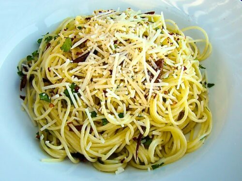 Pasta con ajo y aceite de oliva: Aglio e olio + VIDEO - Enri Lemoine