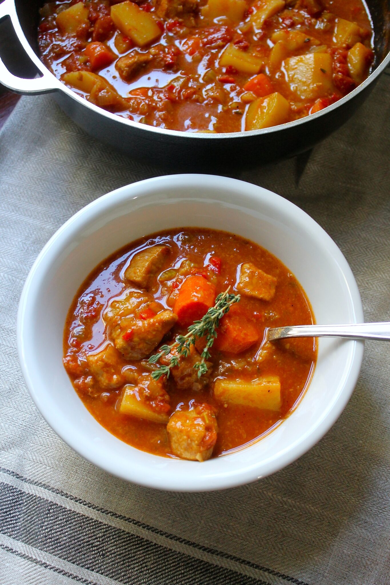 Estofado de cerdo venezolano estilo goulash + VIDEO - Enri Lemoine