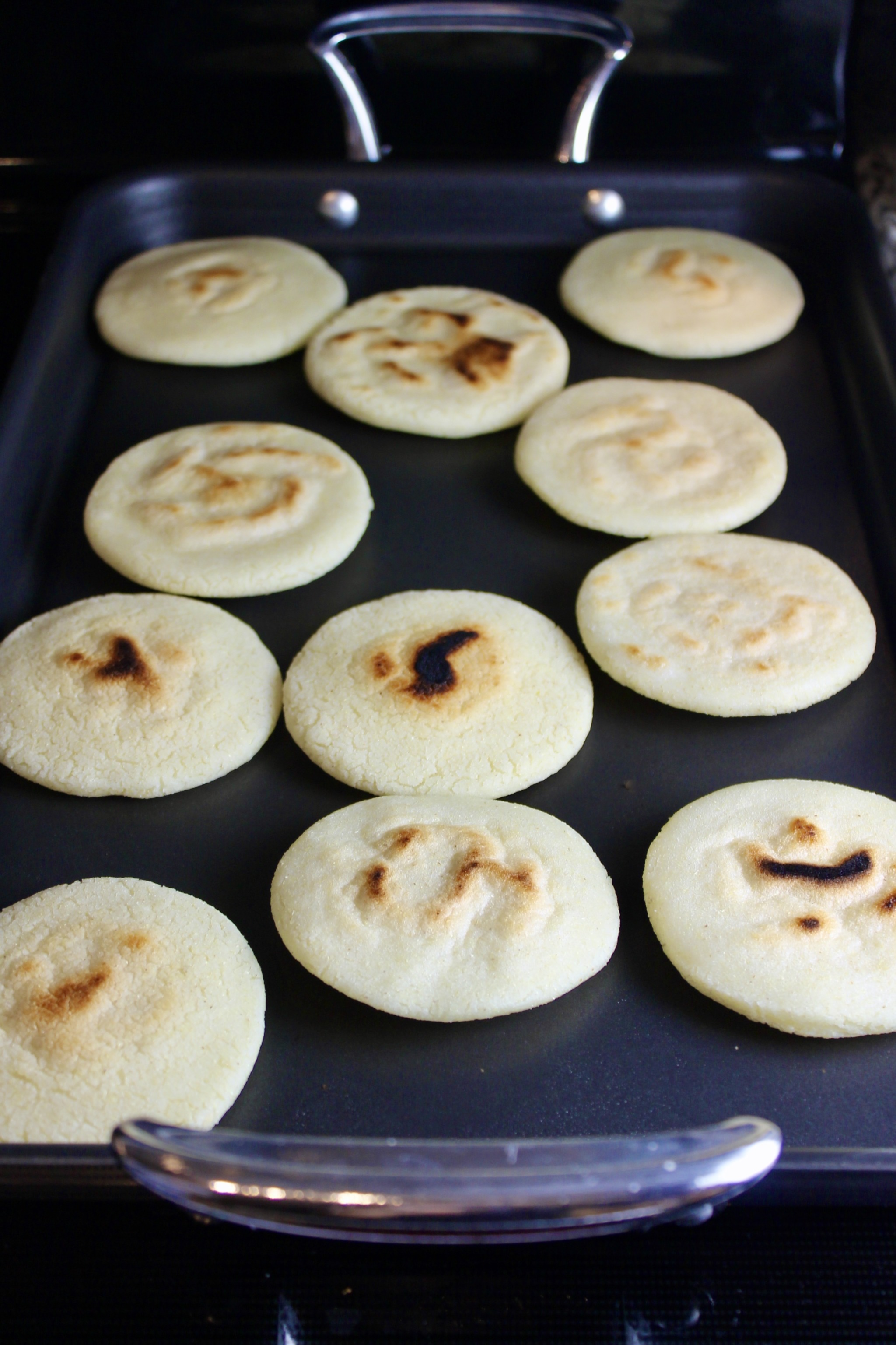 Traditional Venezuelan Arepas Recipe + VIDEO - EnriLemoine