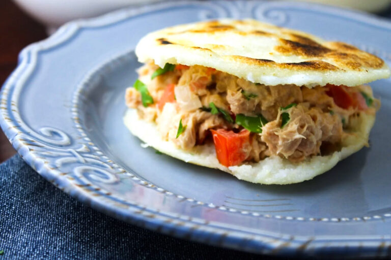 Traditional Venezuelan Arepas 3-ingredient Recipe + VIDEO - EnriLemoine