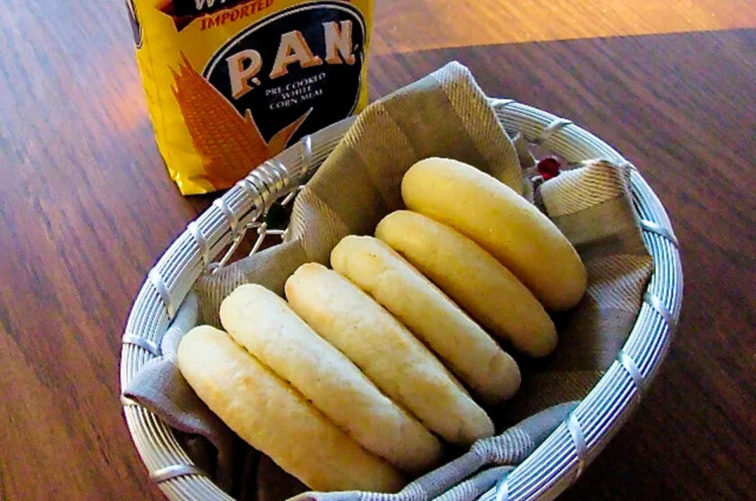 Traditional Venezuelan Arepas 3-ingredient Recipe + VIDEO - EnriLemoine