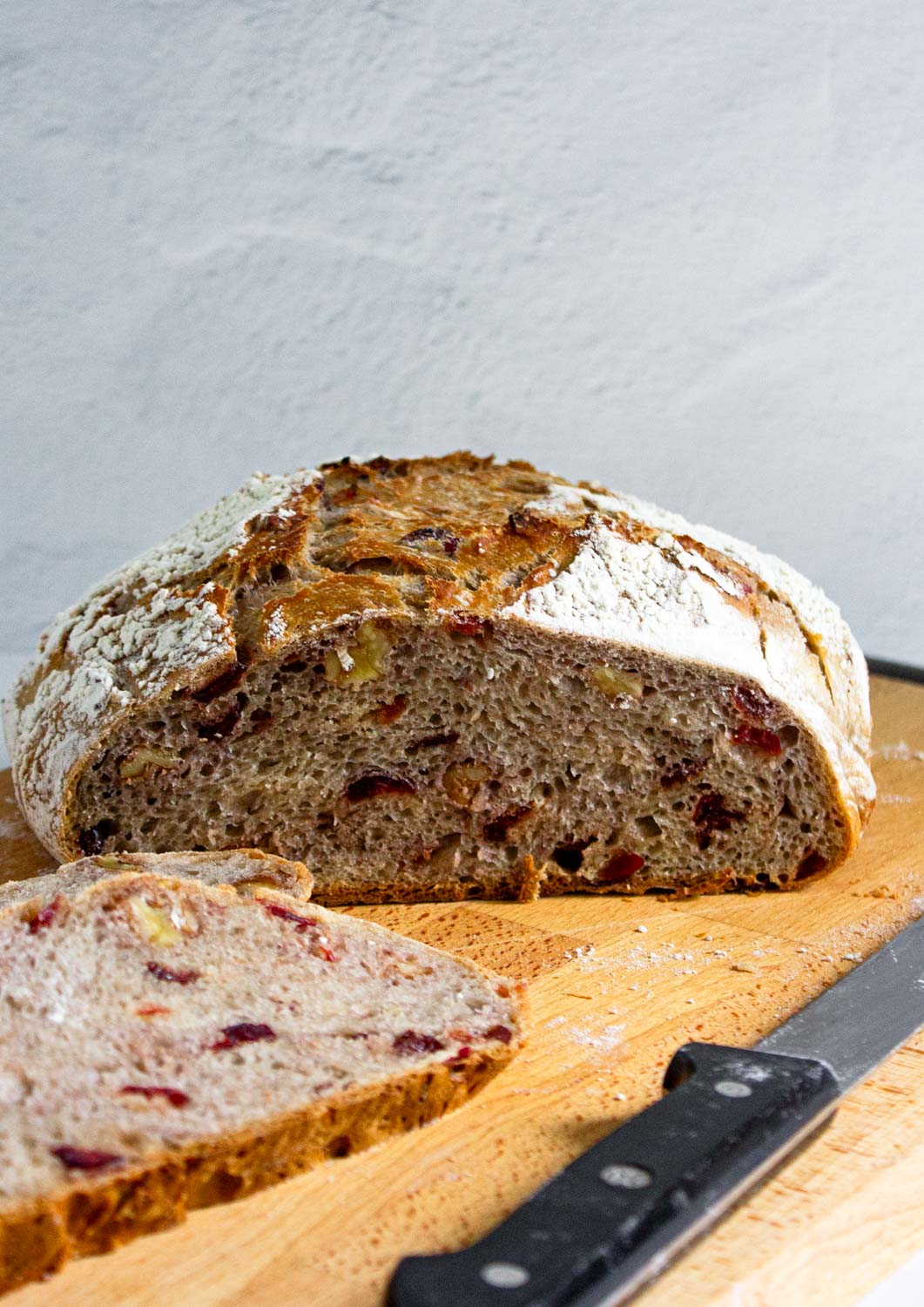 Delicious No-Knead Cranberry Walnut Bread for Your Baking Season